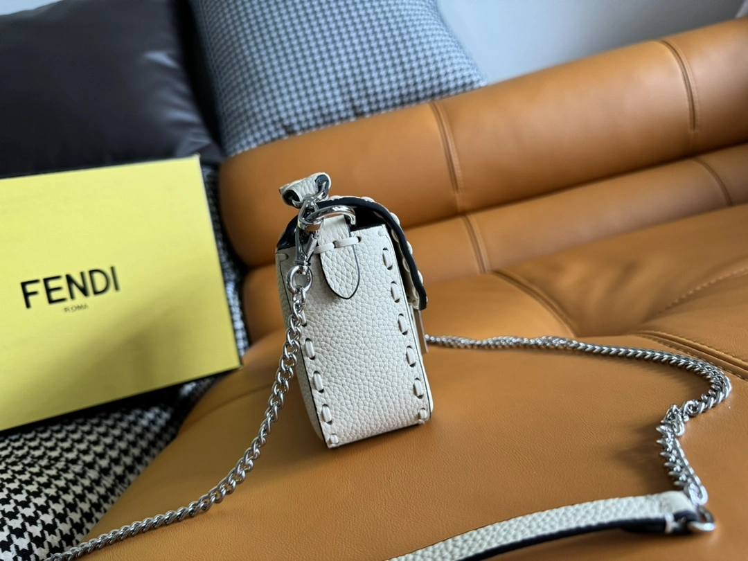 Accurate model Fendi Satchel Bags