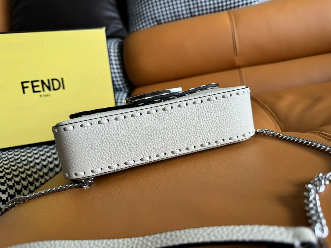 Accurate model Fendi Satchel Bags
