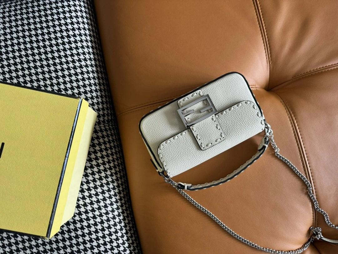Accurate model Fendi Satchel Bags