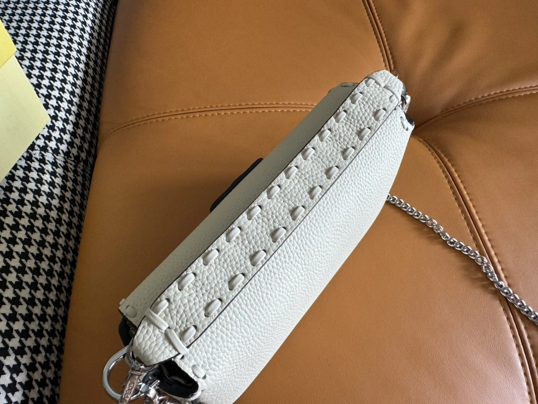 Accurate model Fendi Satchel Bags