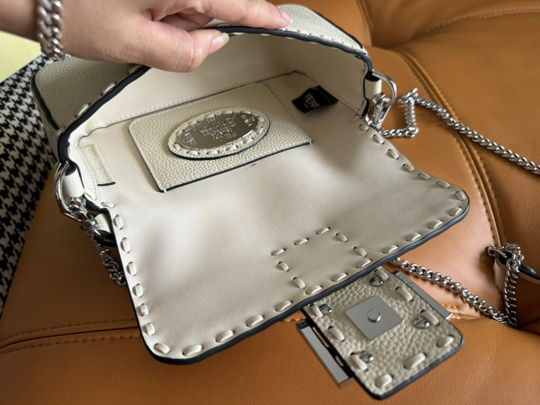 Accurate model Fendi Satchel Bags