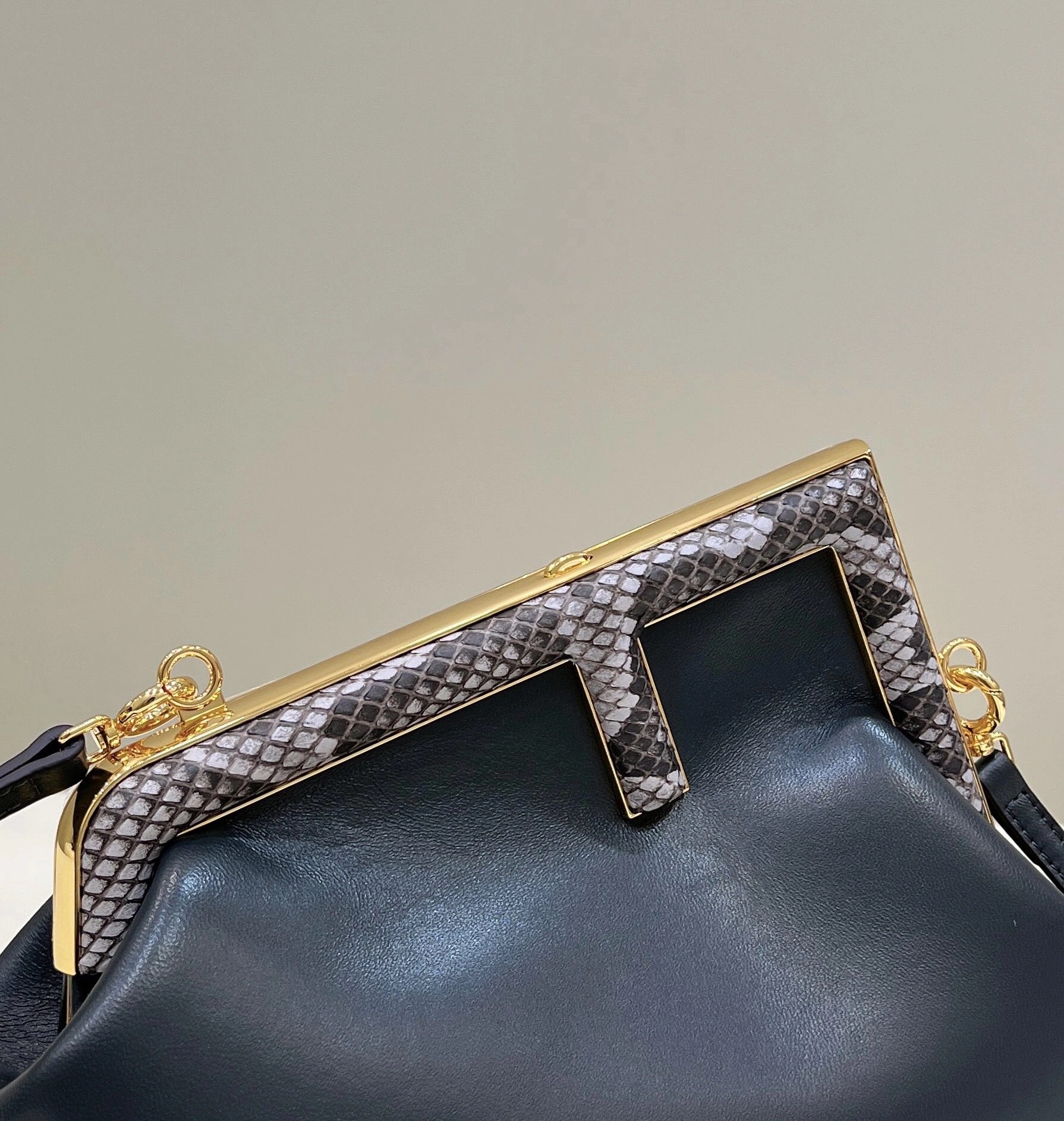 Factory-made Fendi Satchel Bags