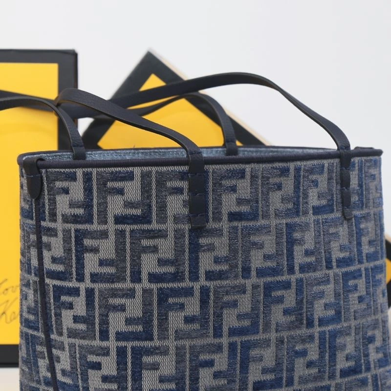 Top mirror Fendi Shopping Bags