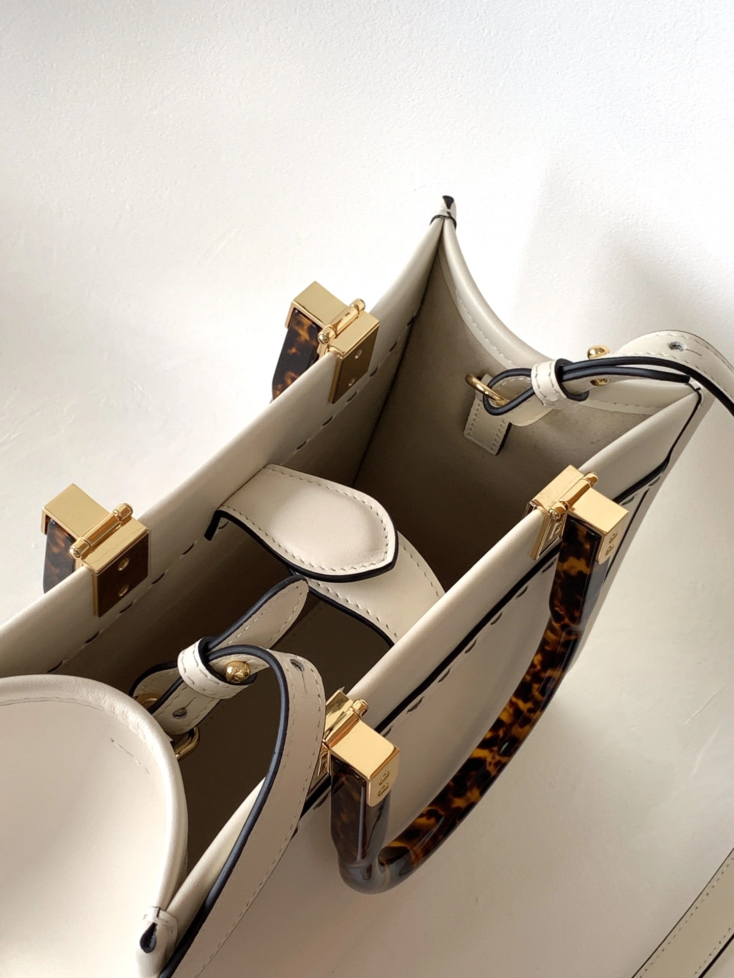 Low-cost Fendi Shopping Bags