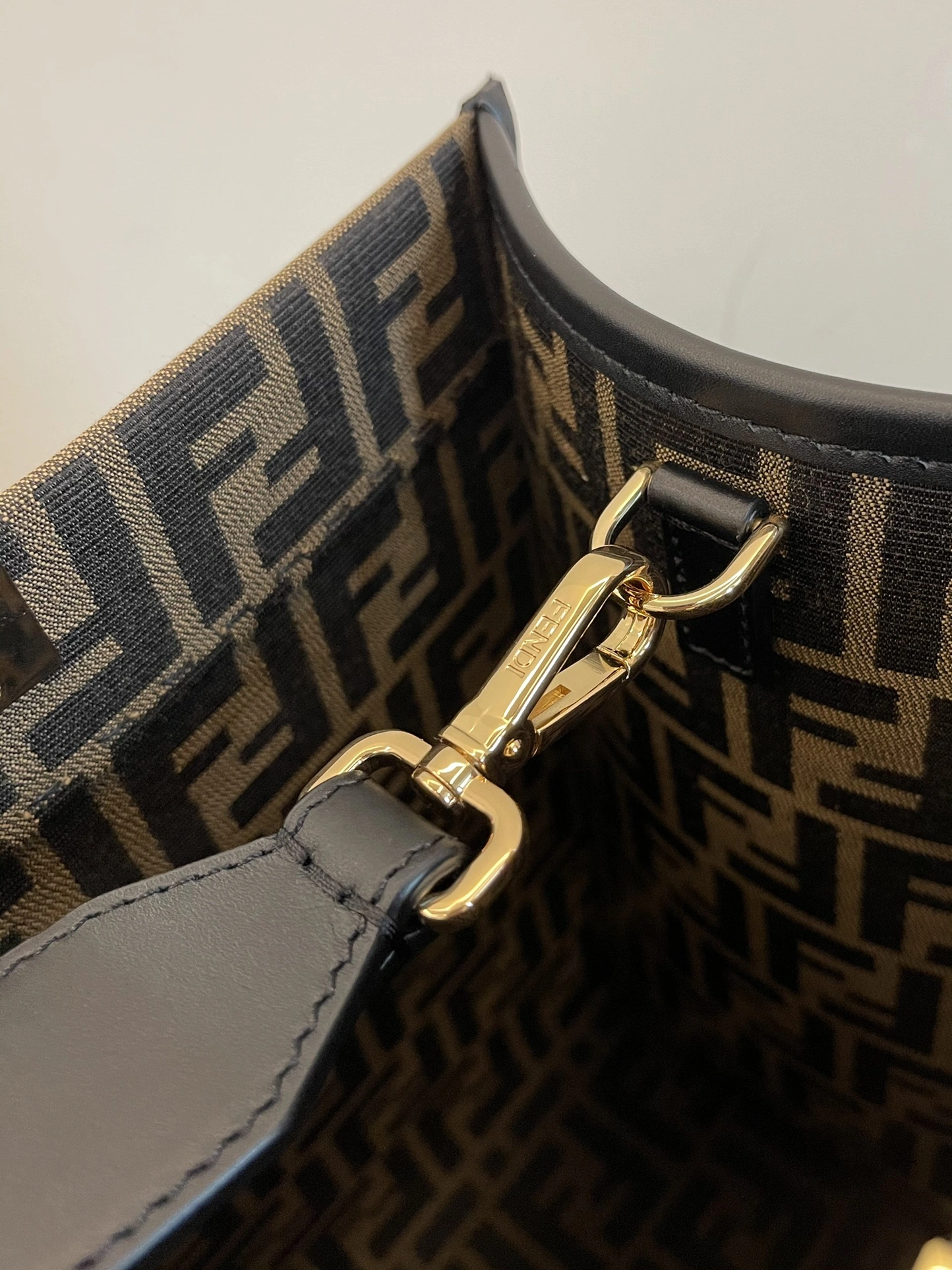 Top match Fendi Shopping Bags