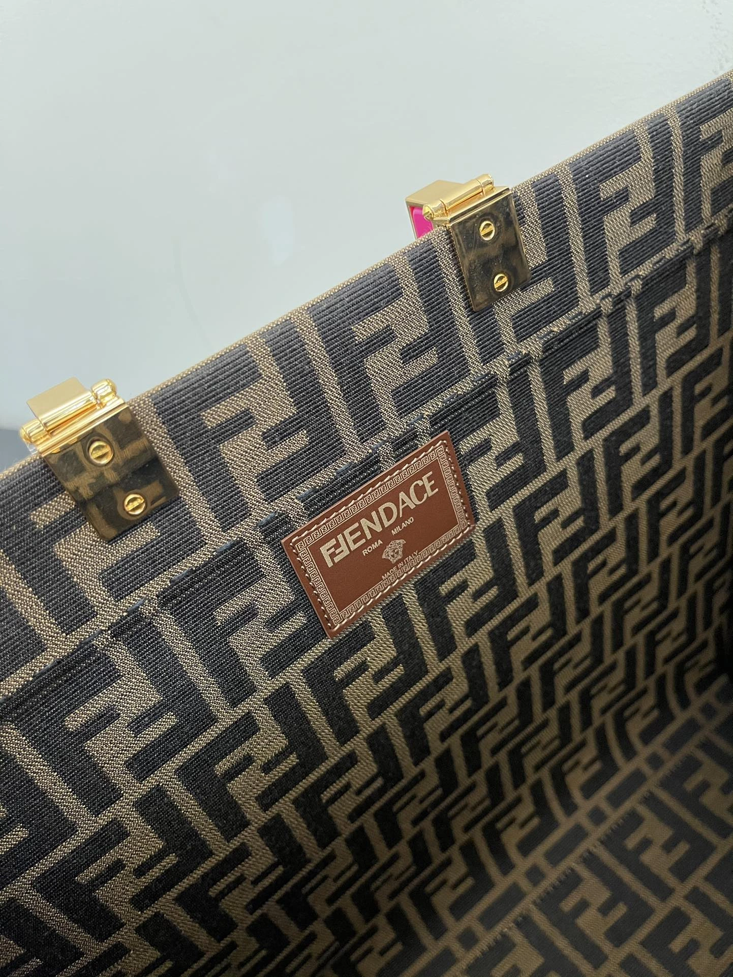Top match Fendi Shopping Bags