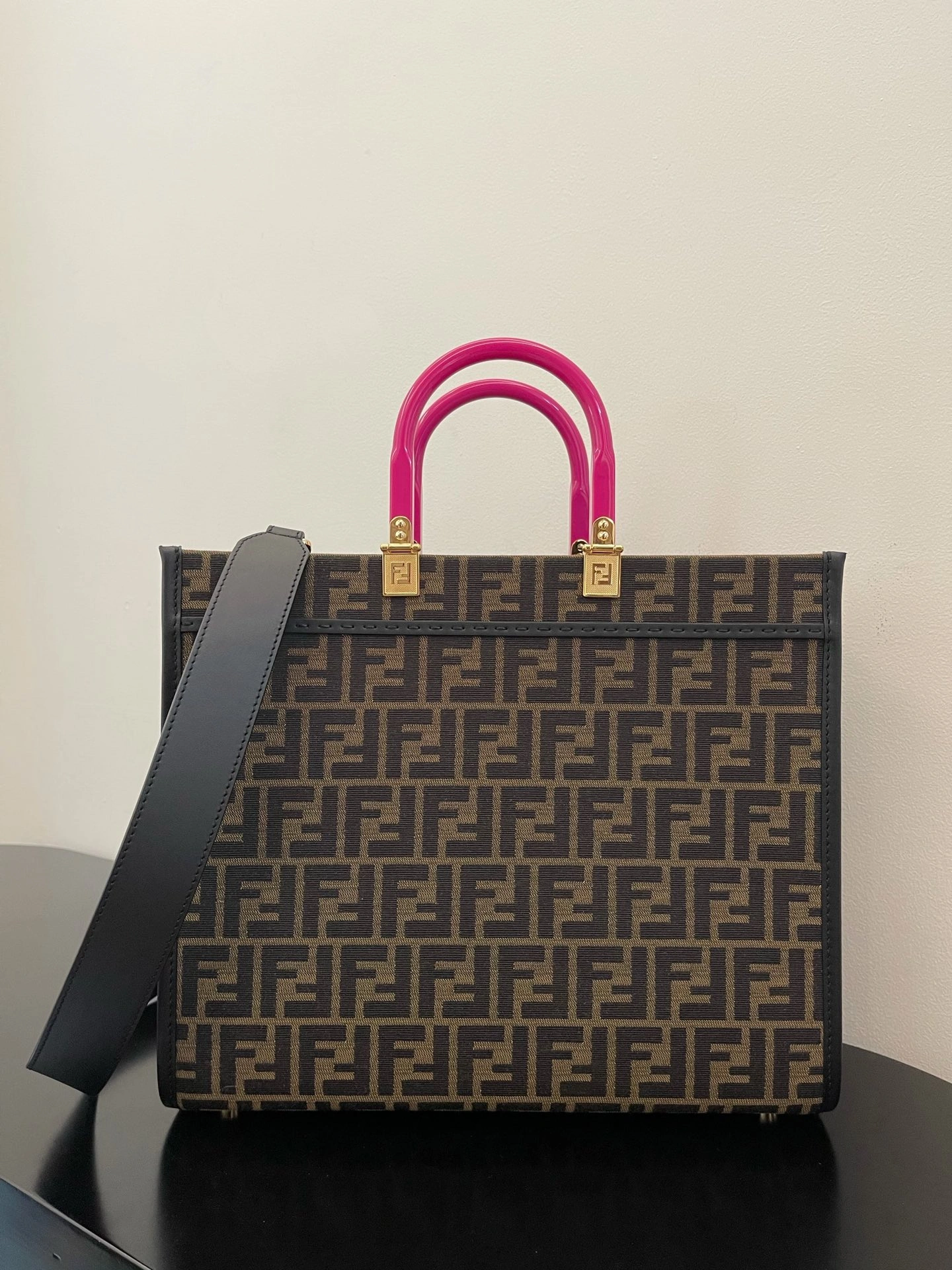 Top match Fendi Shopping Bags
