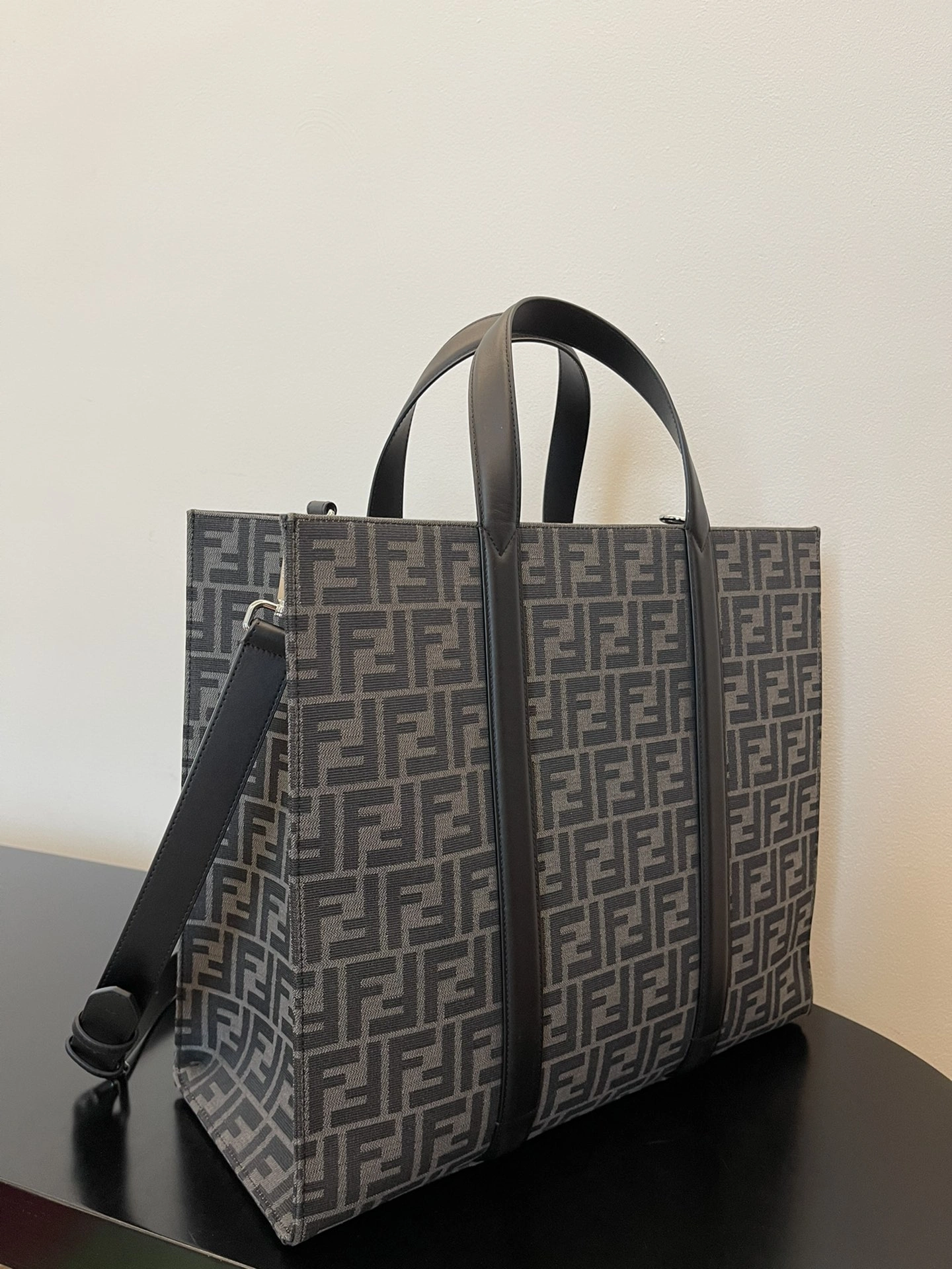 Top match Fendi Shopping Bags