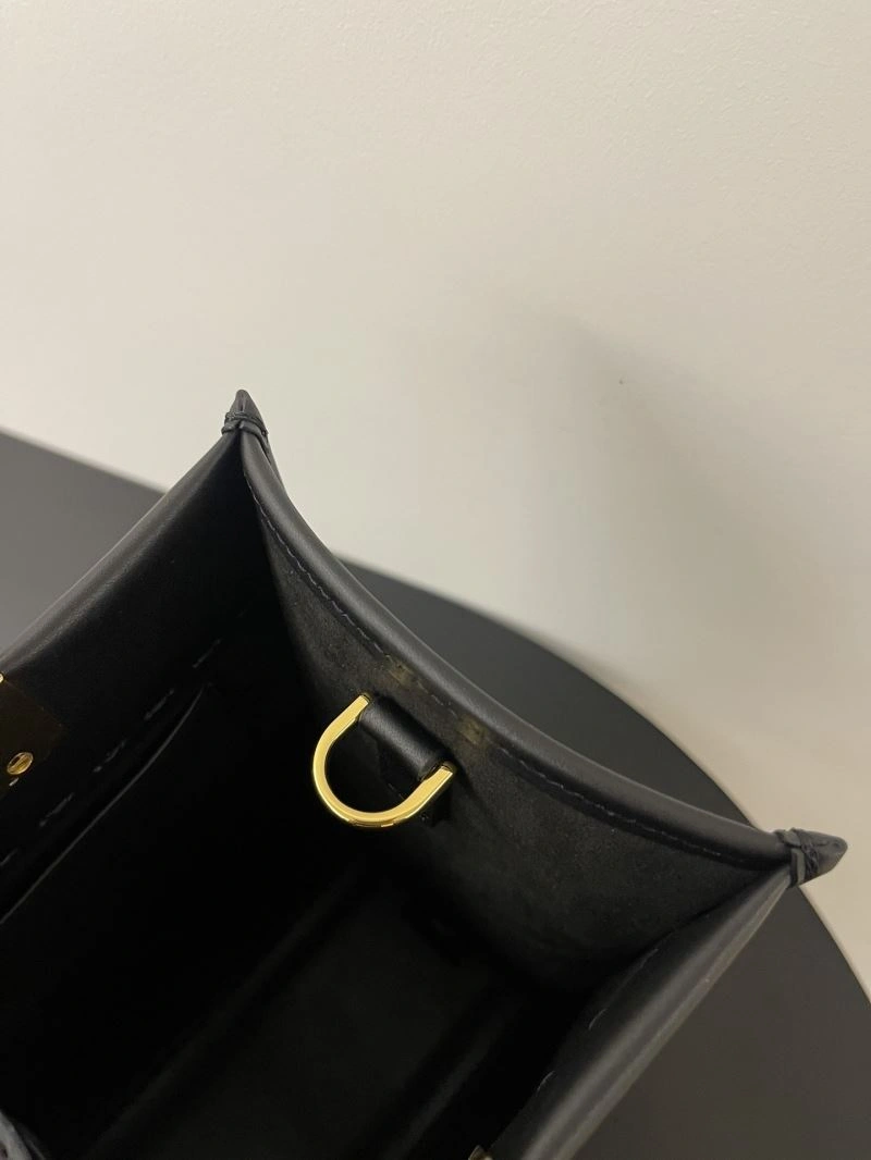 Reasonably priced Fendi Shopping Bags