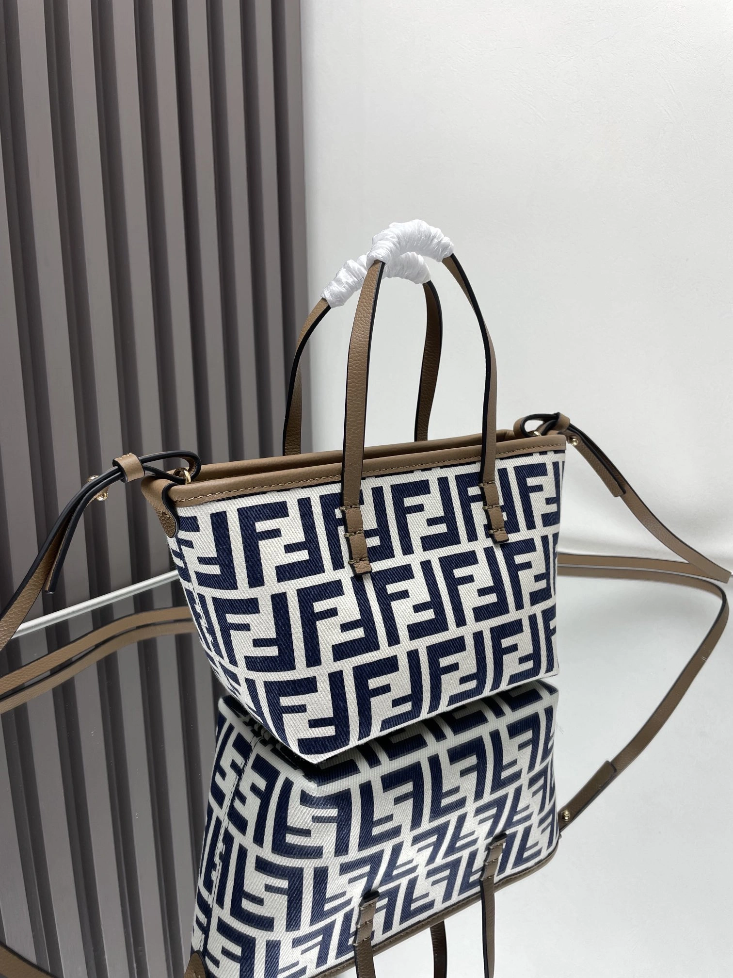 Reasonably priced Fendi Shopping Bags