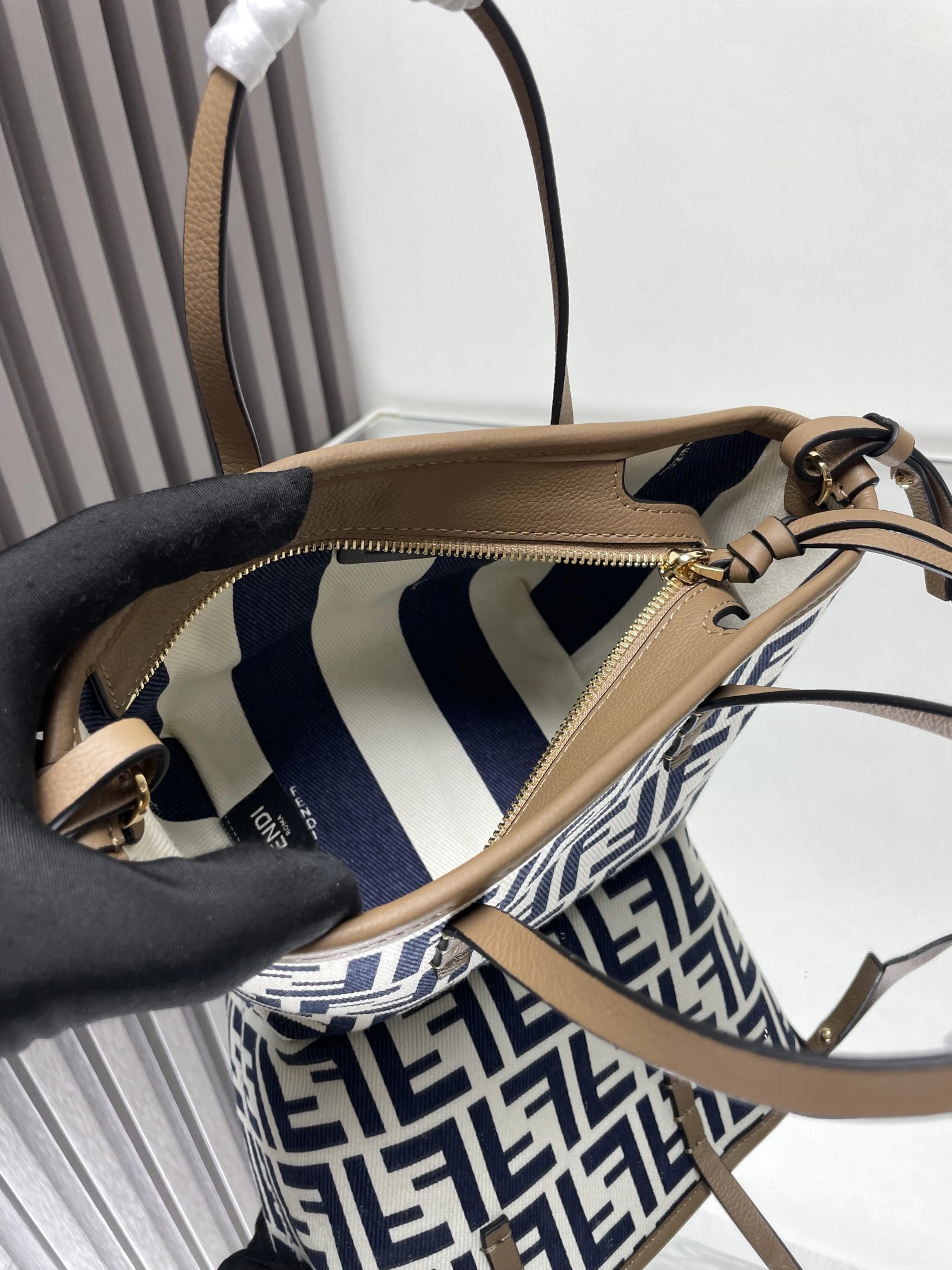 Reasonably priced Fendi Shopping Bags