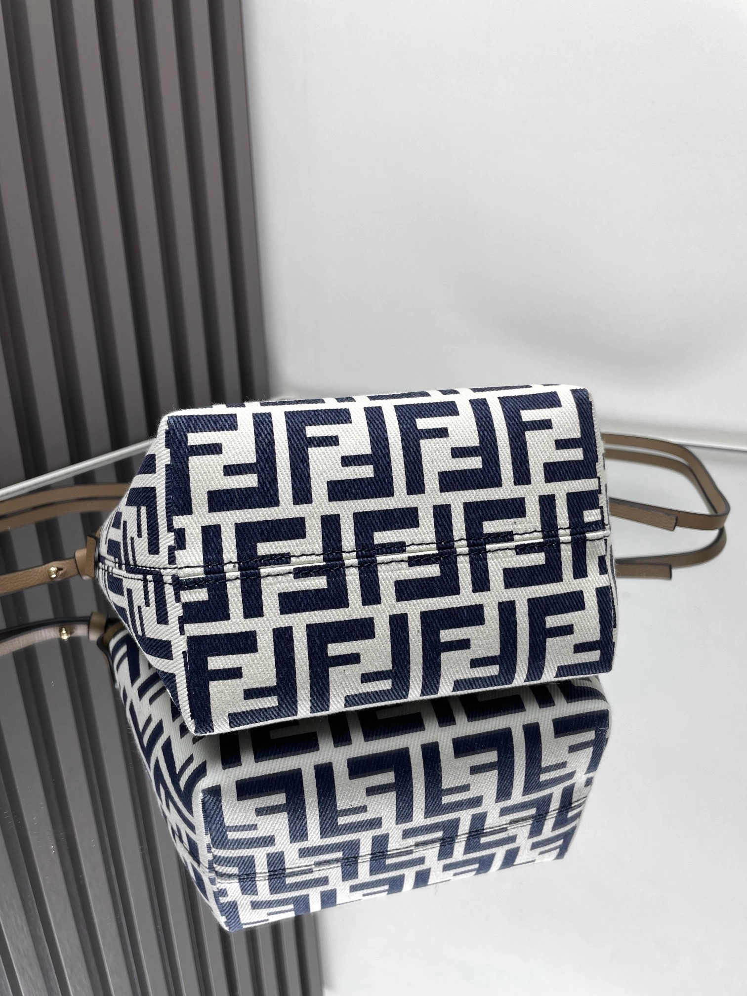 Reasonably priced Fendi Shopping Bags
