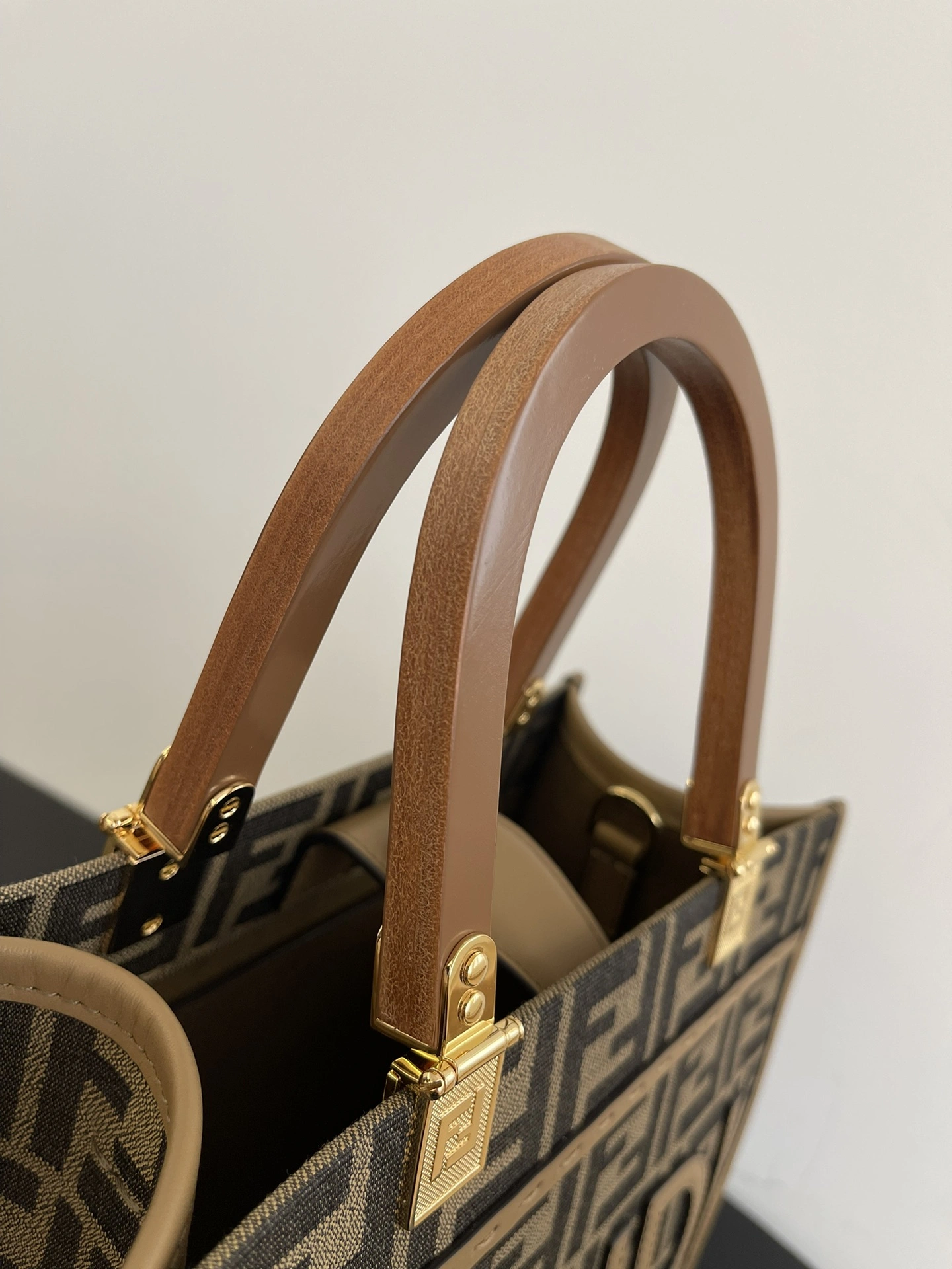 Low-cost Fendi Shopping Bags
