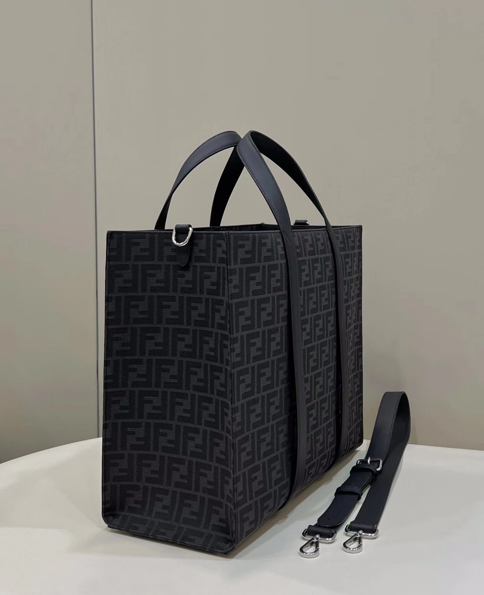 Brand-original Fendi Shopping Bags