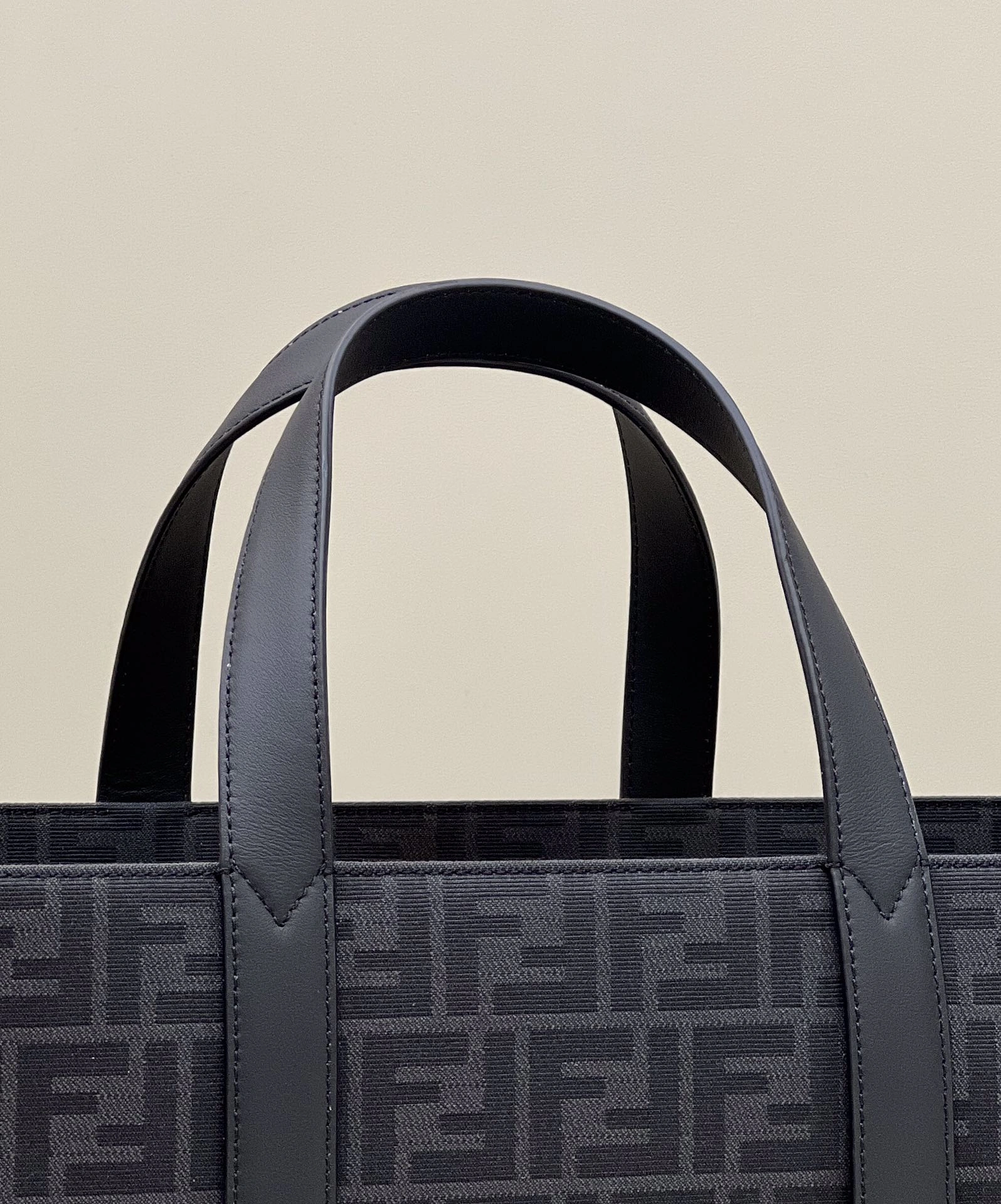 Brand-original Fendi Shopping Bags