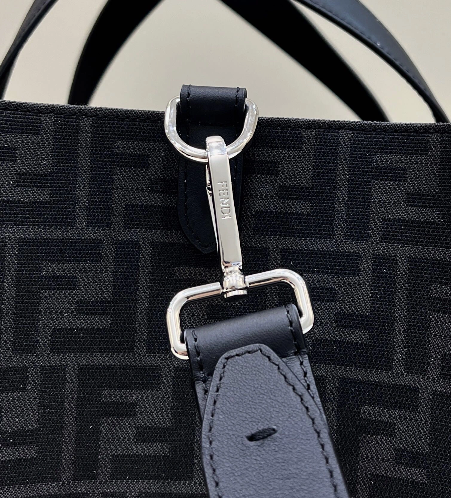 Brand-original Fendi Shopping Bags