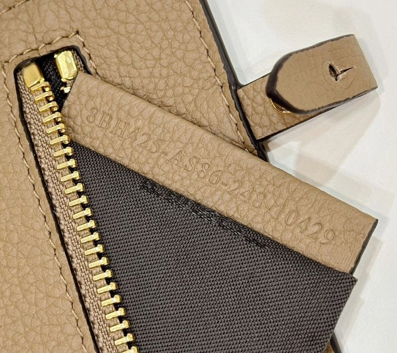 Accurate model Fendi Shopping Bags