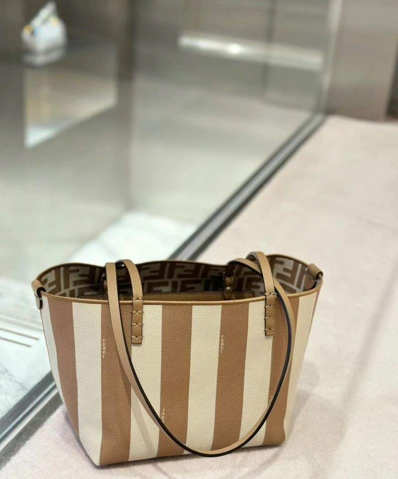 Accurate model Fendi Shopping Bags
