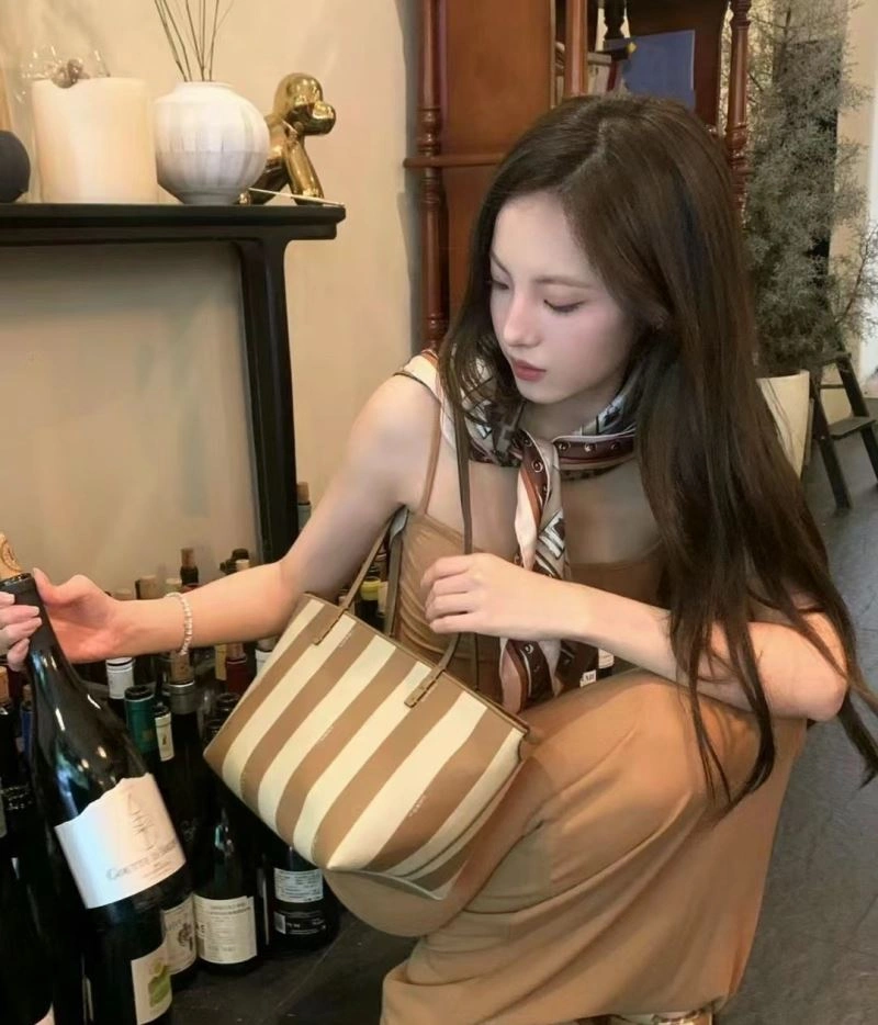 Accurate model Fendi Shopping Bags