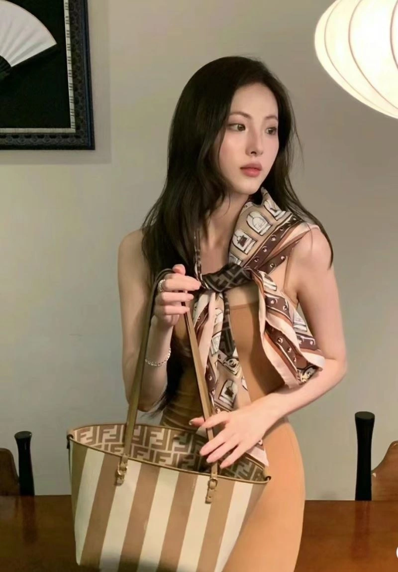 Accurate model Fendi Shopping Bags