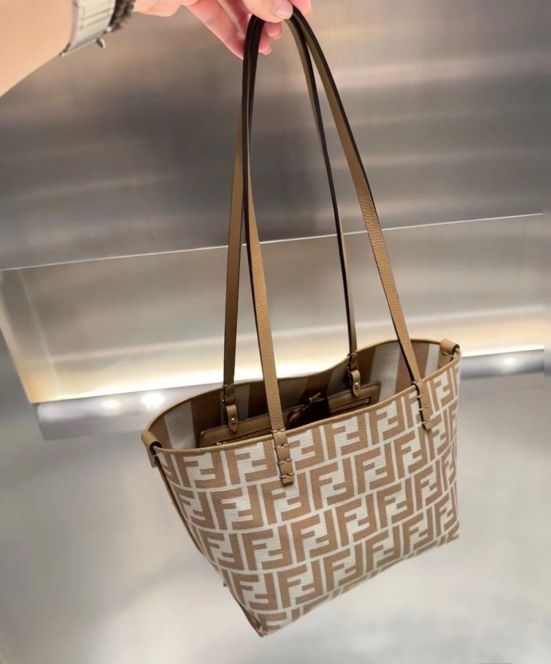 Accurate model Fendi Shopping Bags