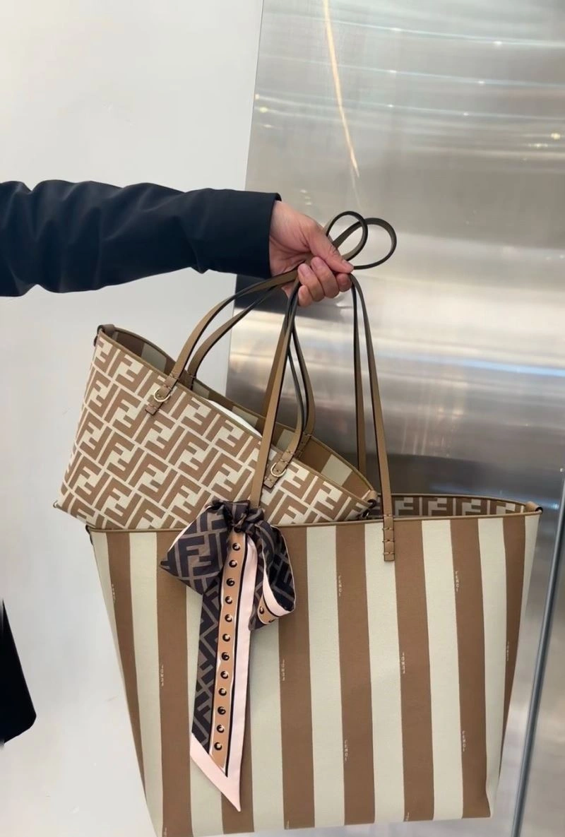 Accurate model Fendi Shopping Bags