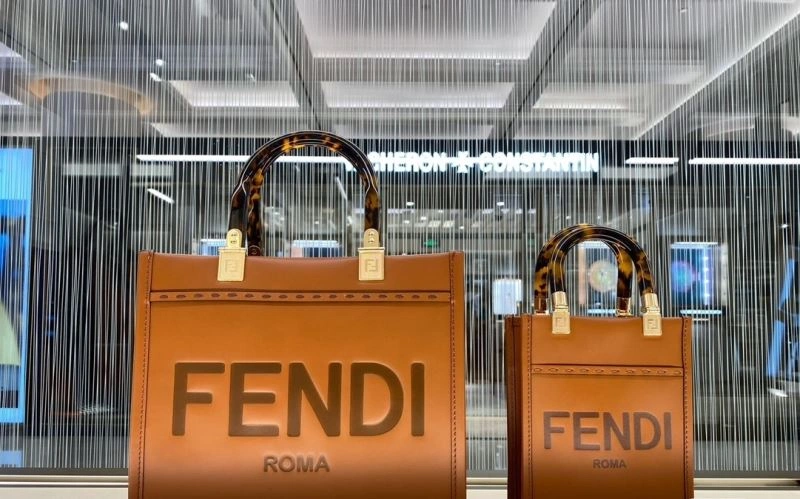 Brand-original Fendi Shopping Bags