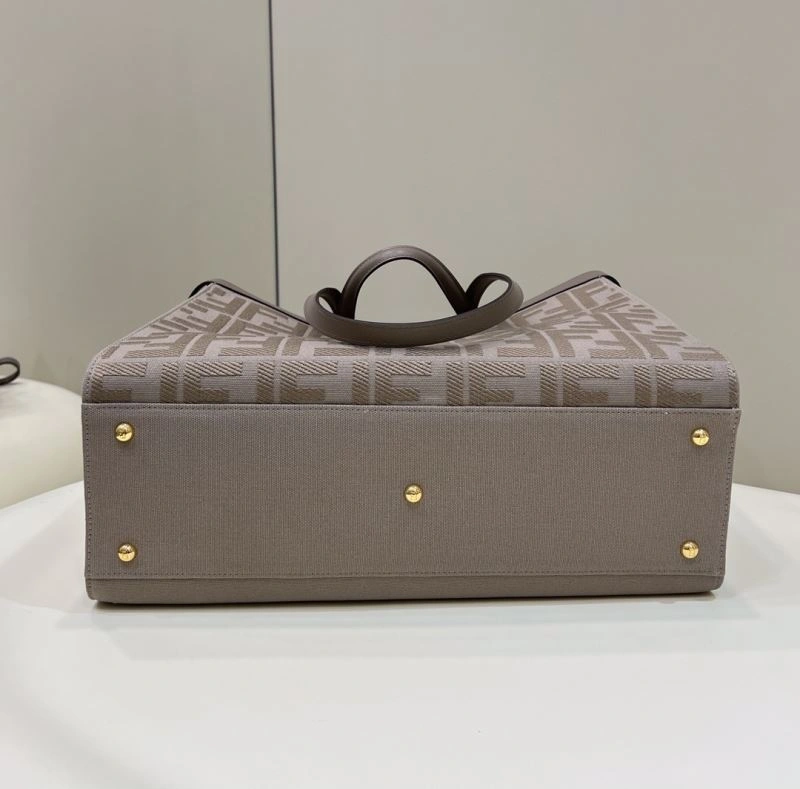 Reasonably priced Fendi Shopping Bags