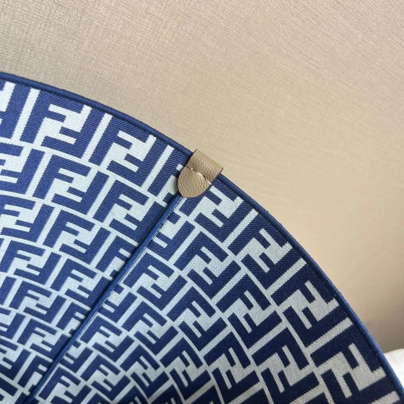 Top mirror Fendi Shopping Bags