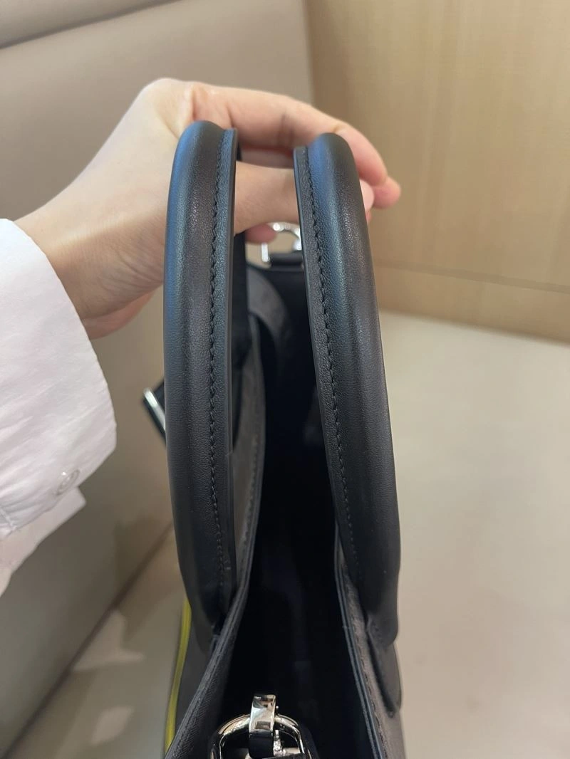 Reasonably priced Fendi Shopping Bags