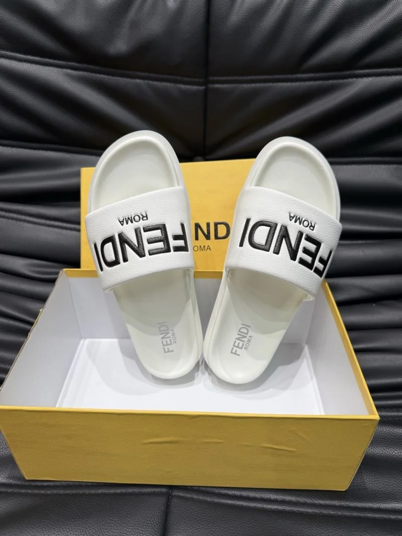 Low-cost Fendi Slippers