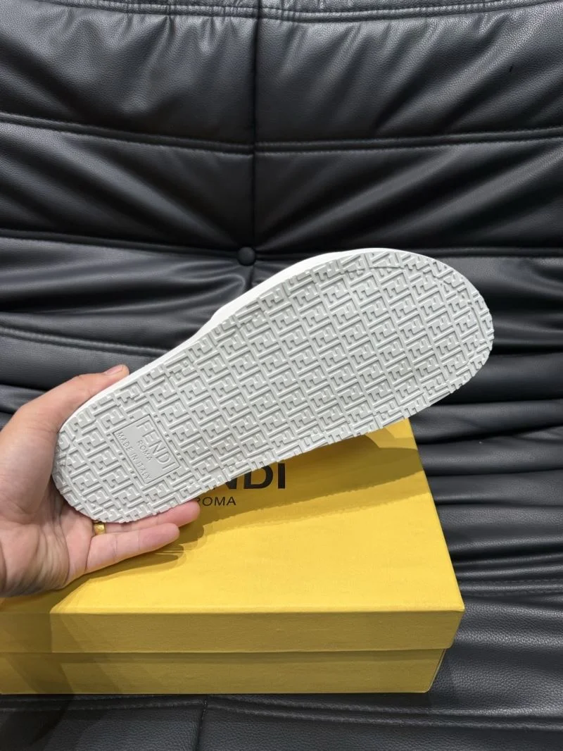 Low-cost Fendi Slippers