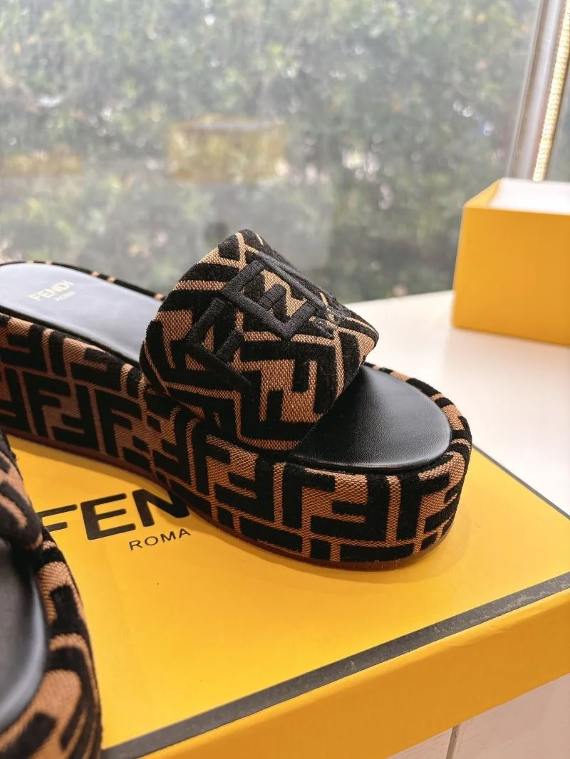 Top match Fendi Slippers