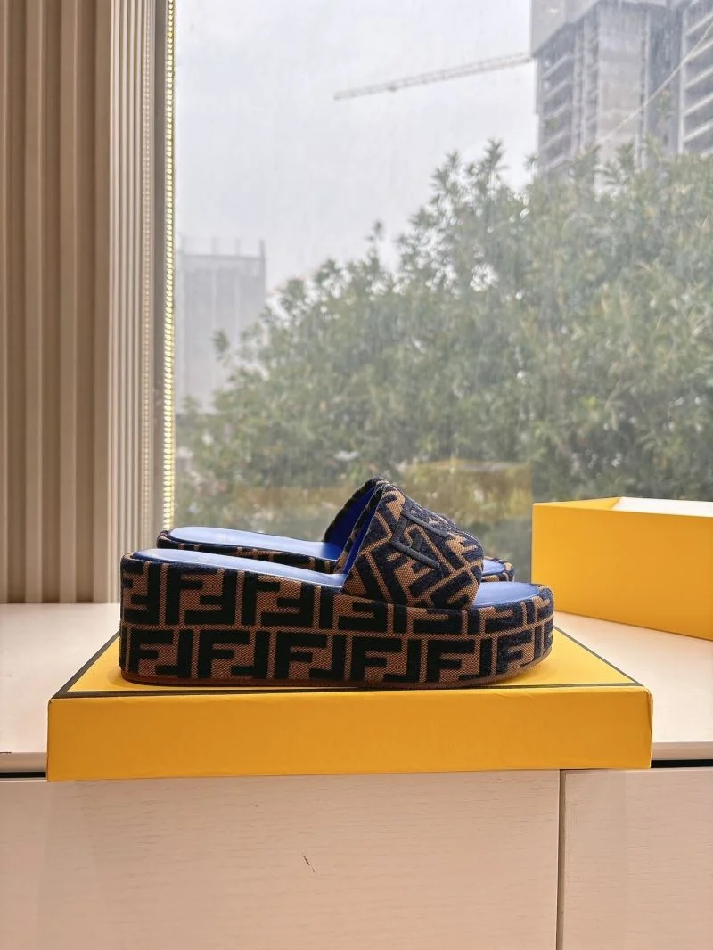 Top mirror Fendi Slippers