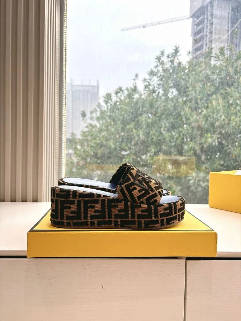Brand-original Fendi Slippers