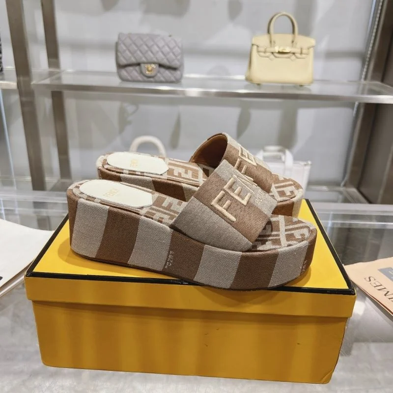 Top mirror Fendi Slippers