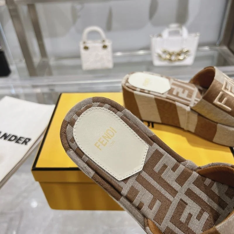 Top mirror Fendi Slippers