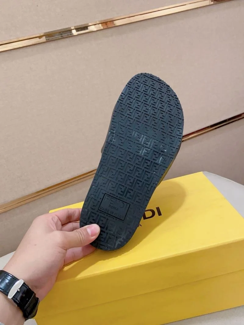 Low-cost Fendi Slippers