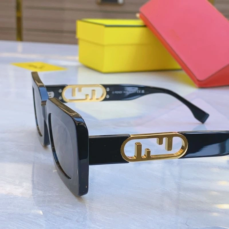 Exact replica Fendi Sunglasses