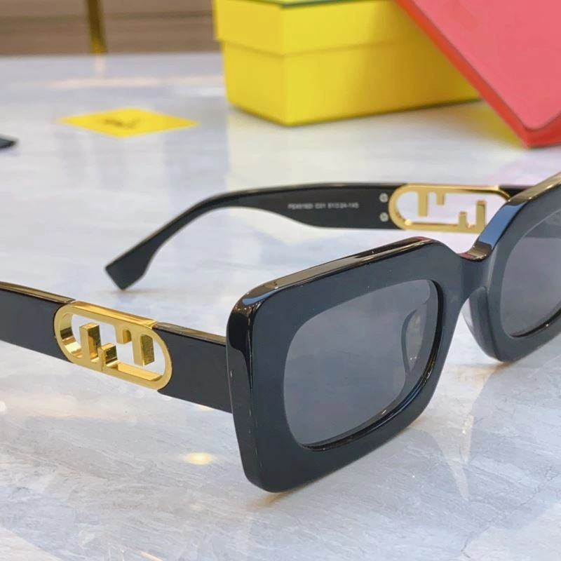 Exact replica Fendi Sunglasses
