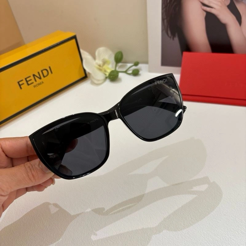 Exact replica Fendi Sunglasses