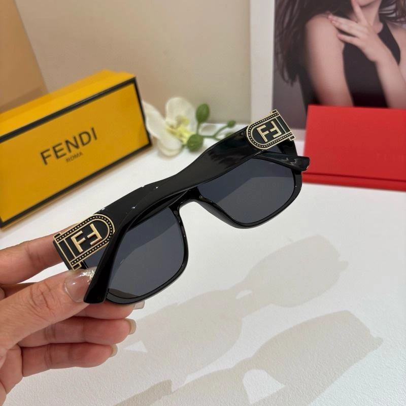 Exact replica Fendi Sunglasses