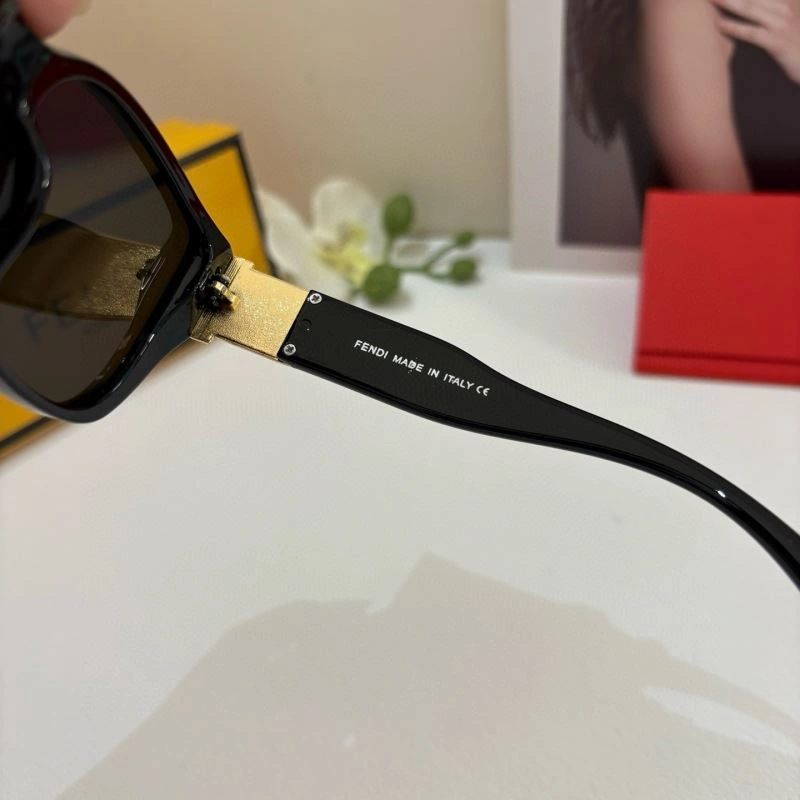 Exact replica Fendi Sunglasses