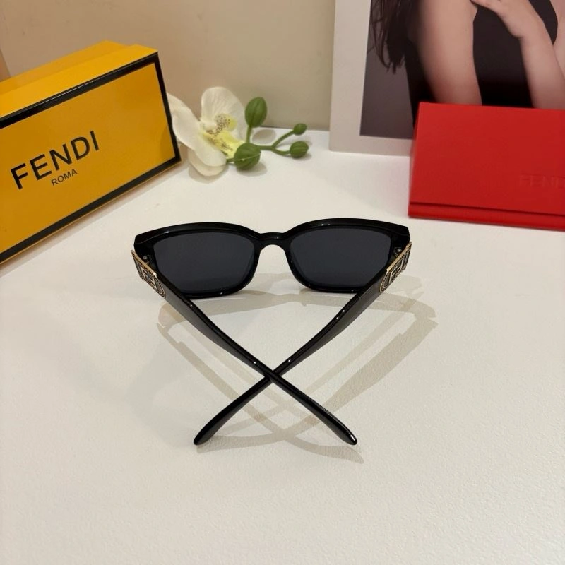 Exact replica Fendi Sunglasses
