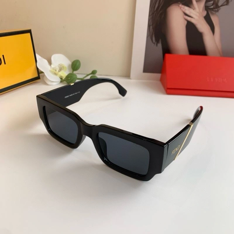 Exact replica Fendi Sunglasses