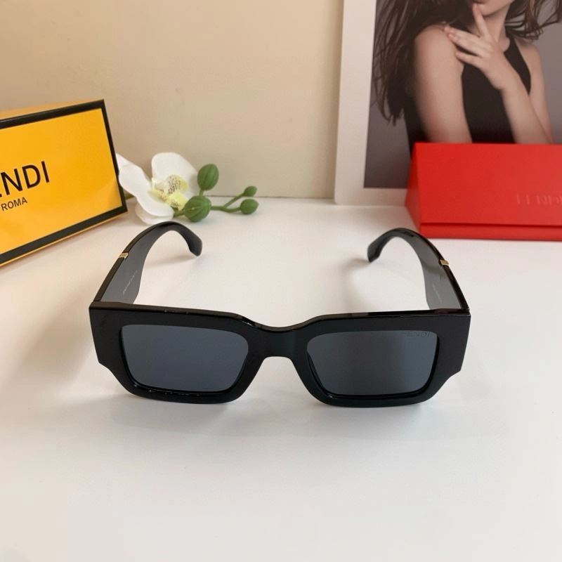 Exact replica Fendi Sunglasses