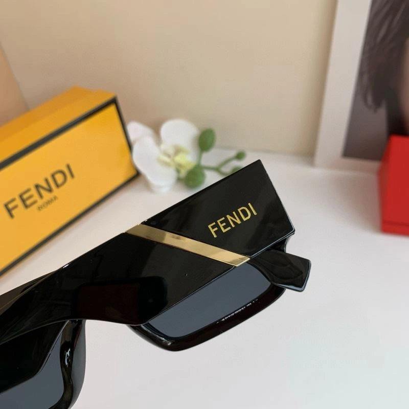Exact replica Fendi Sunglasses
