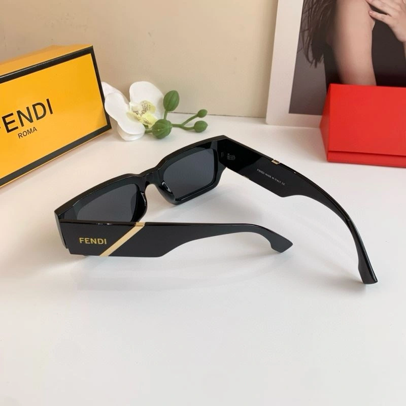 Exact replica Fendi Sunglasses