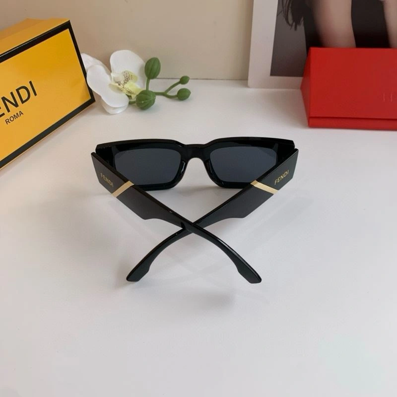 Exact replica Fendi Sunglasses