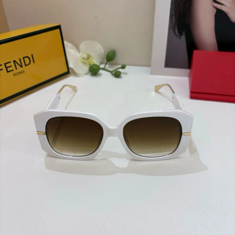 Exact replica Fendi Sunglasses